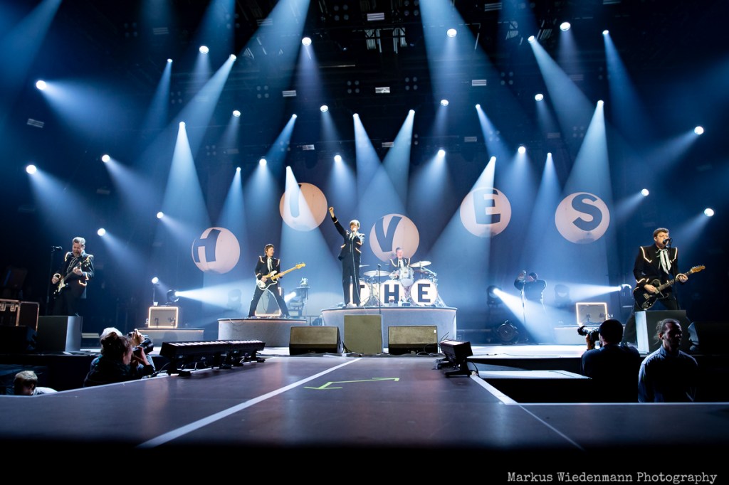 Live report THE HIVES, YARD ACT & SPIRITUAL CRAMP, Alsterdorfer ...